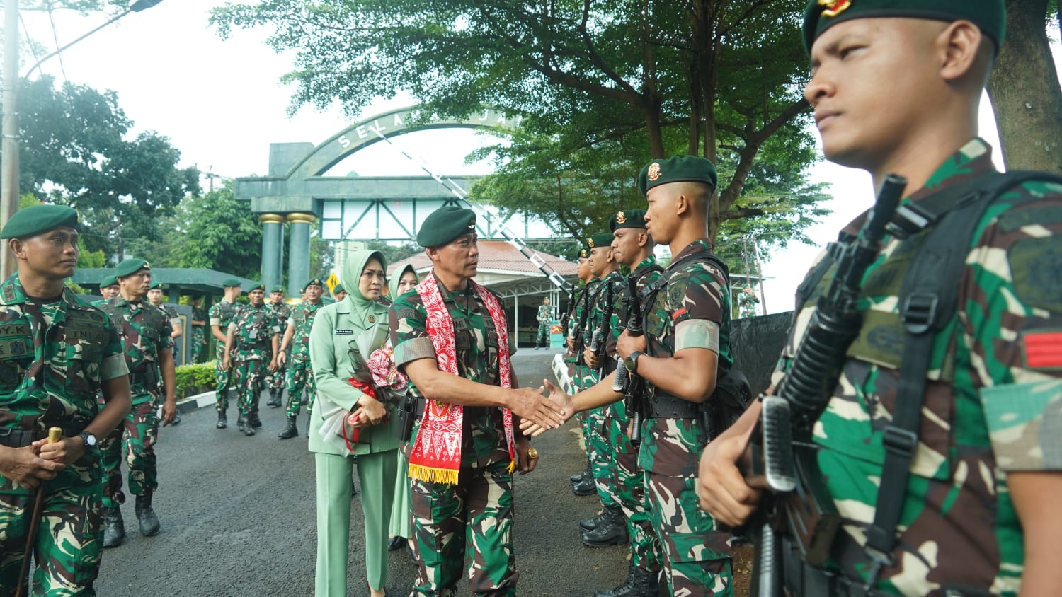Tinjau Alutsista dan Fasilitas, Pangkostrad Letjen TNI Mohammad Fadjar ...